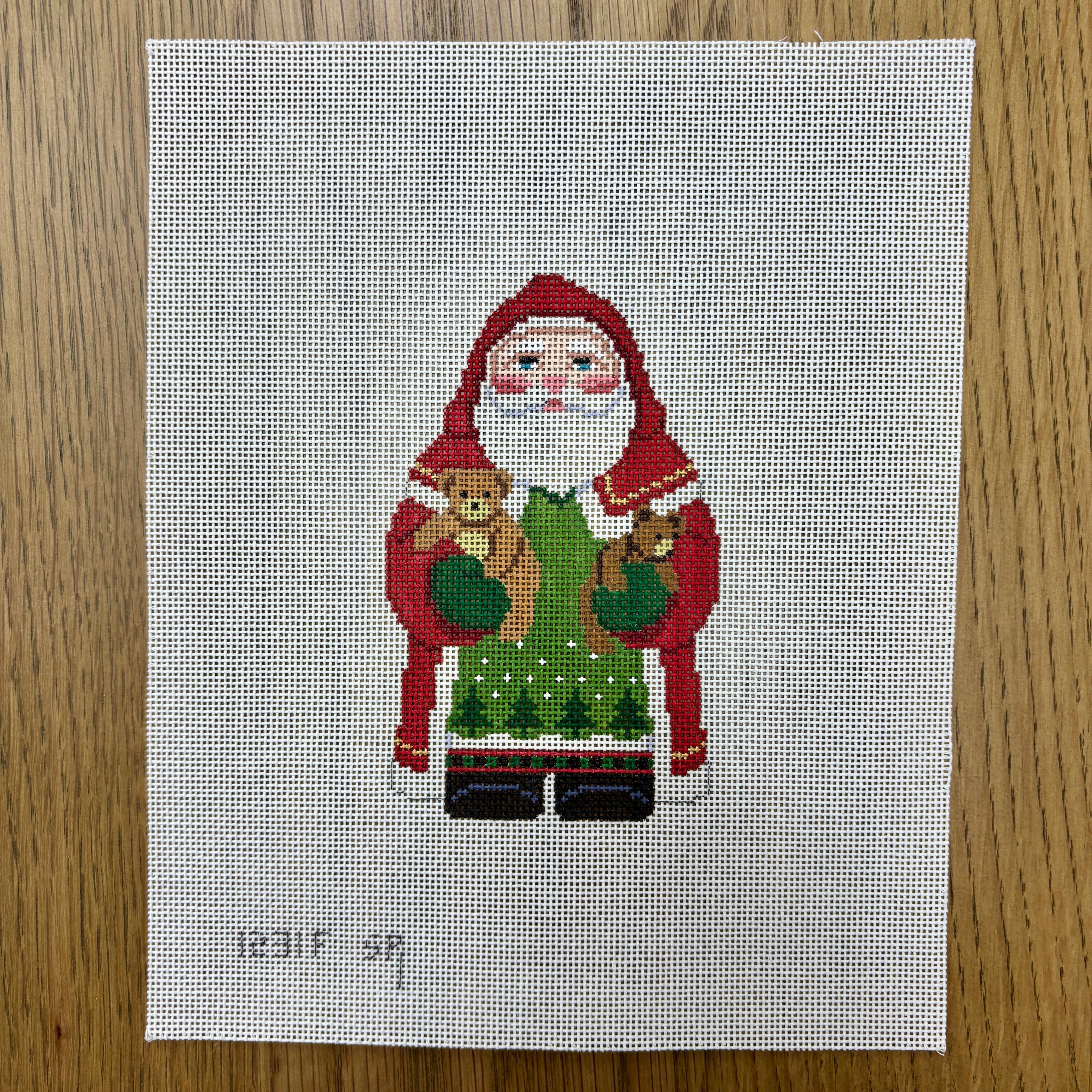 SR1231F Tree Coat Santa with Teddies - 18 mesh - TS